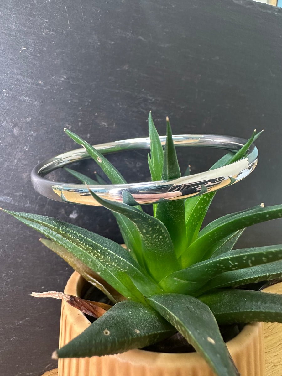Handmade Sterling Silver Oval Bangle – James Bishop Jewellery